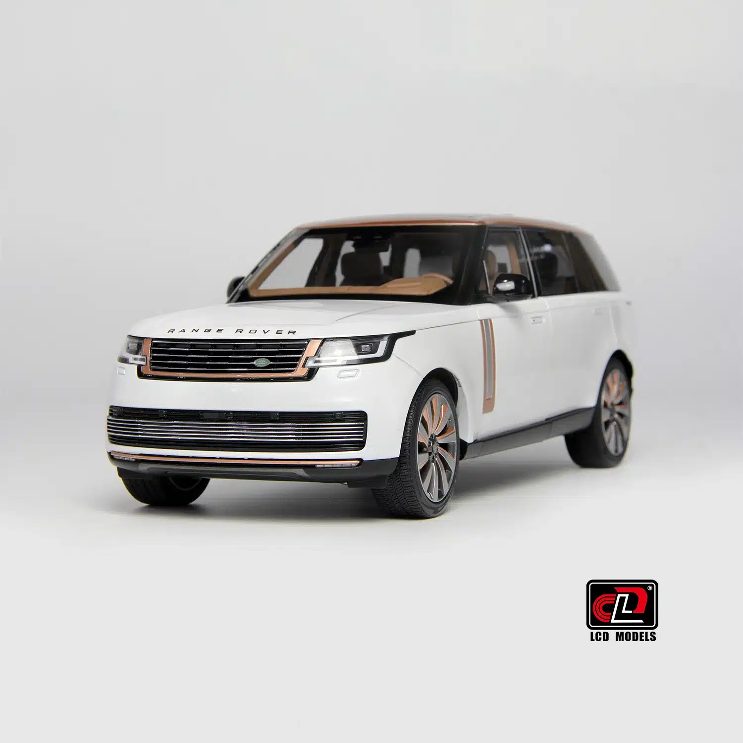 LCD 1:18 Land Rover Range Rover SV Serenity 2022 - White with Gold ...